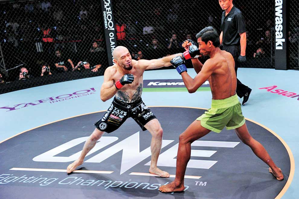 Long Sophy’s ONE FC cage debut ends in controversial submission | Phnom ...
