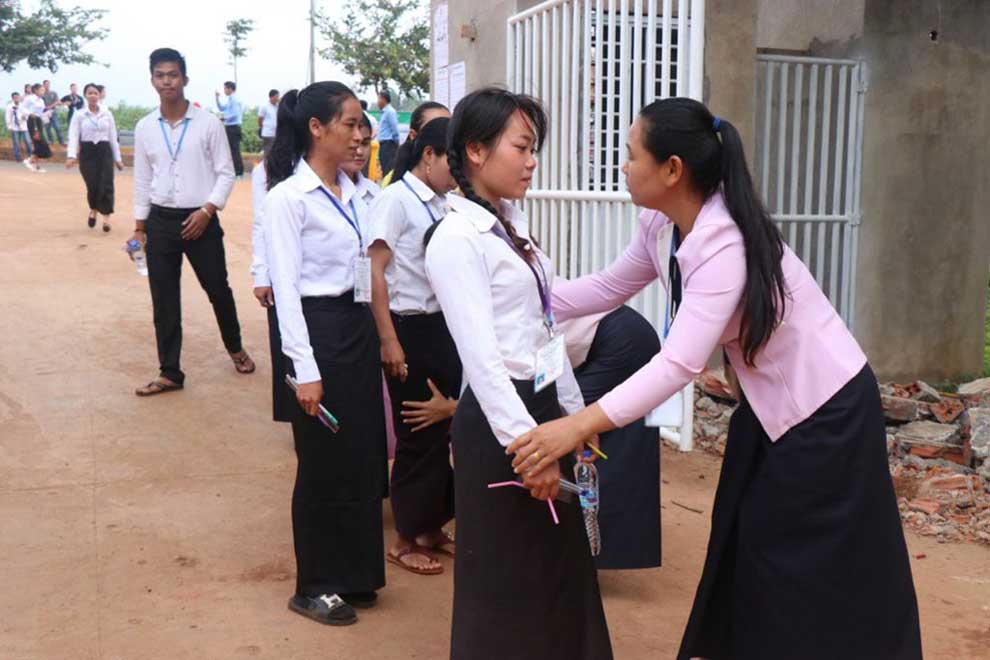 ACU plans to deploy over 3,000 observers for Grade 12 exams | Phnom ...