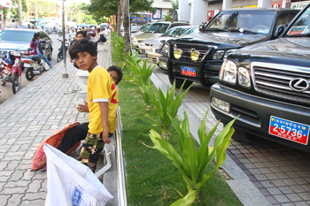 RCAF, police plates targeted | Phnom Penh Post
